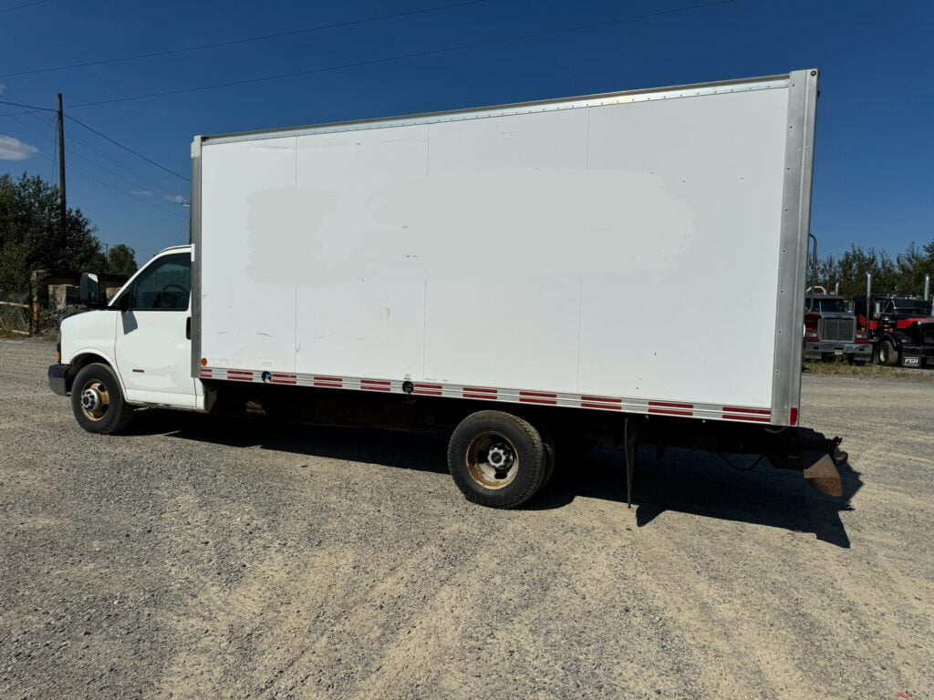 2011 GMC Single Axle Box Truck – Driven Equipment Solutions Ltd.
